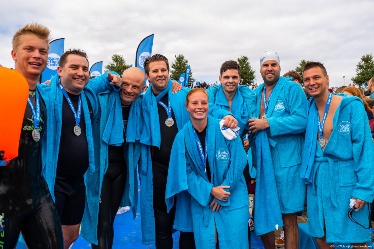 Oncologen in actie tijdens Swim to Fight Cancer Nijmegen | Radboud ...